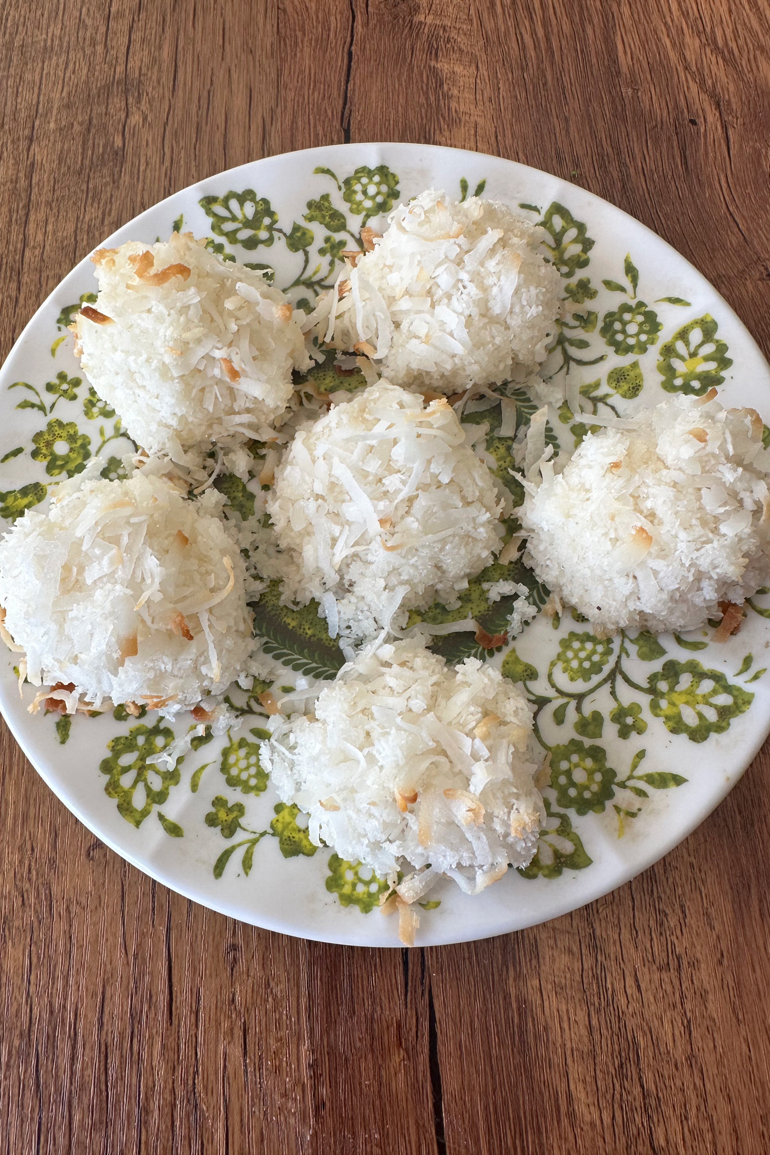 Coconut Macaroons for Passover - Easy Shmeezy Recipes
